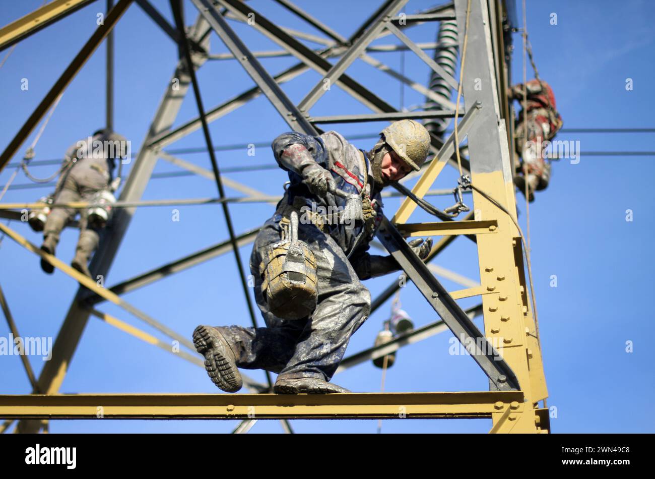 29/11/12 Workmen paint high voltage electricity pylons near Alderley ...