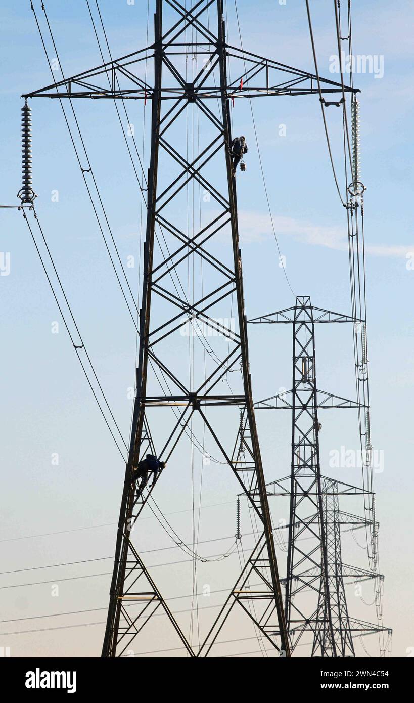 29/11/12 Workmen paint high voltage electricity pylons near Alderley ...