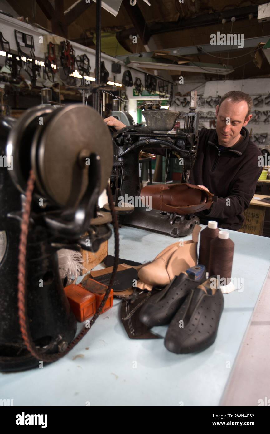 Stitch and press hi-res stock photography and images - Alamy