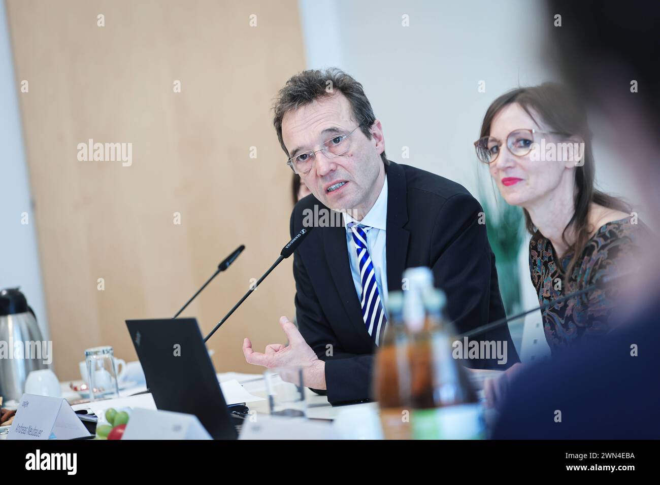 Professor Dr. med. Andreas Neubauer, Vorsitzender der DGIM, Jahres ...