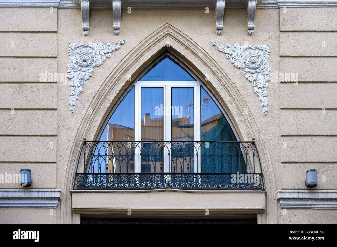 Glass balcony railing hi-res stock photography and images - Alamy