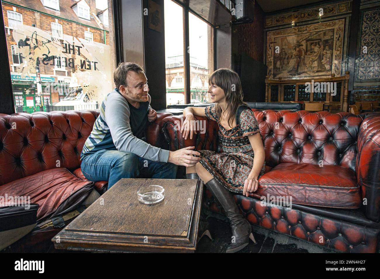 The Ten Bells pub couple on couch dating Stock Photo - Alamy
