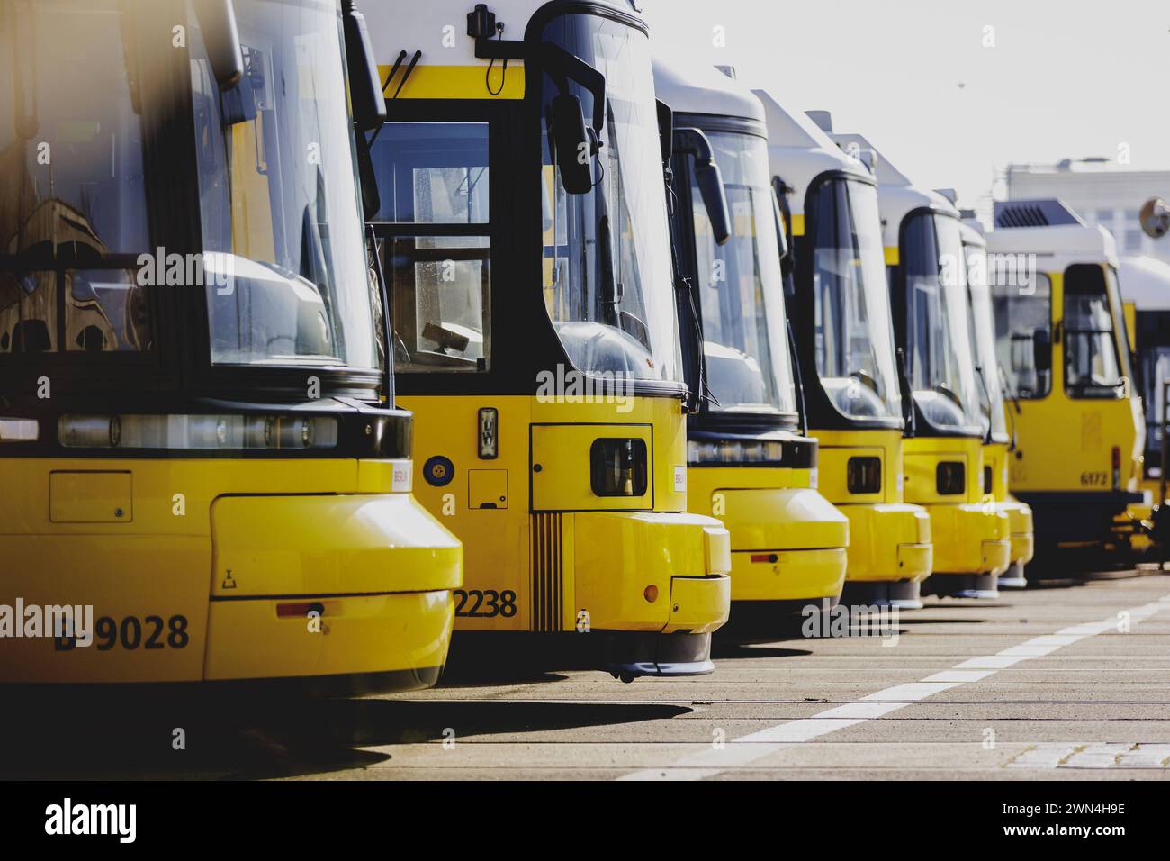 Trams der Berliner Verkehrsbetriebe BVG stehen auf dem Betriebsbahnhof ...