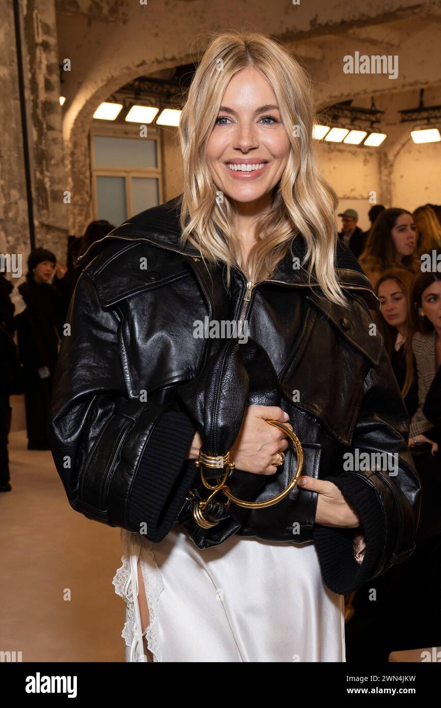 Sienna Miller attends the Chloe Fall/Winter 2024-2025 ready-to-wear ...