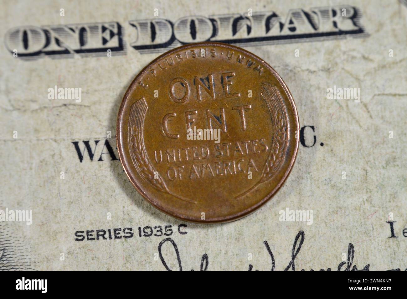 Two wheat ears surrounding lettering on the reverse side of One ...