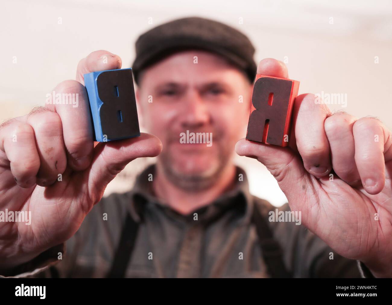 Scouring the internet hi-res stock photography and images - Alamy