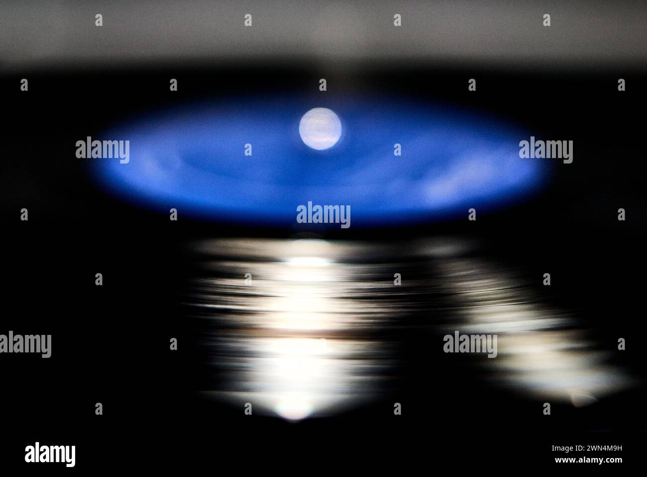 Black white vinyl record spinning hi-res stock photography and images - Alamy