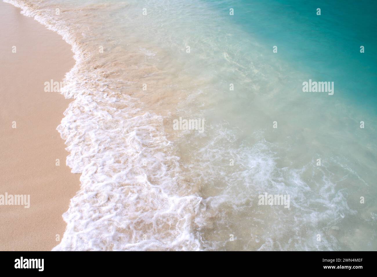 Beautiful Clear water beach, sands and waves in Bahamas Stock Photo - Alamy