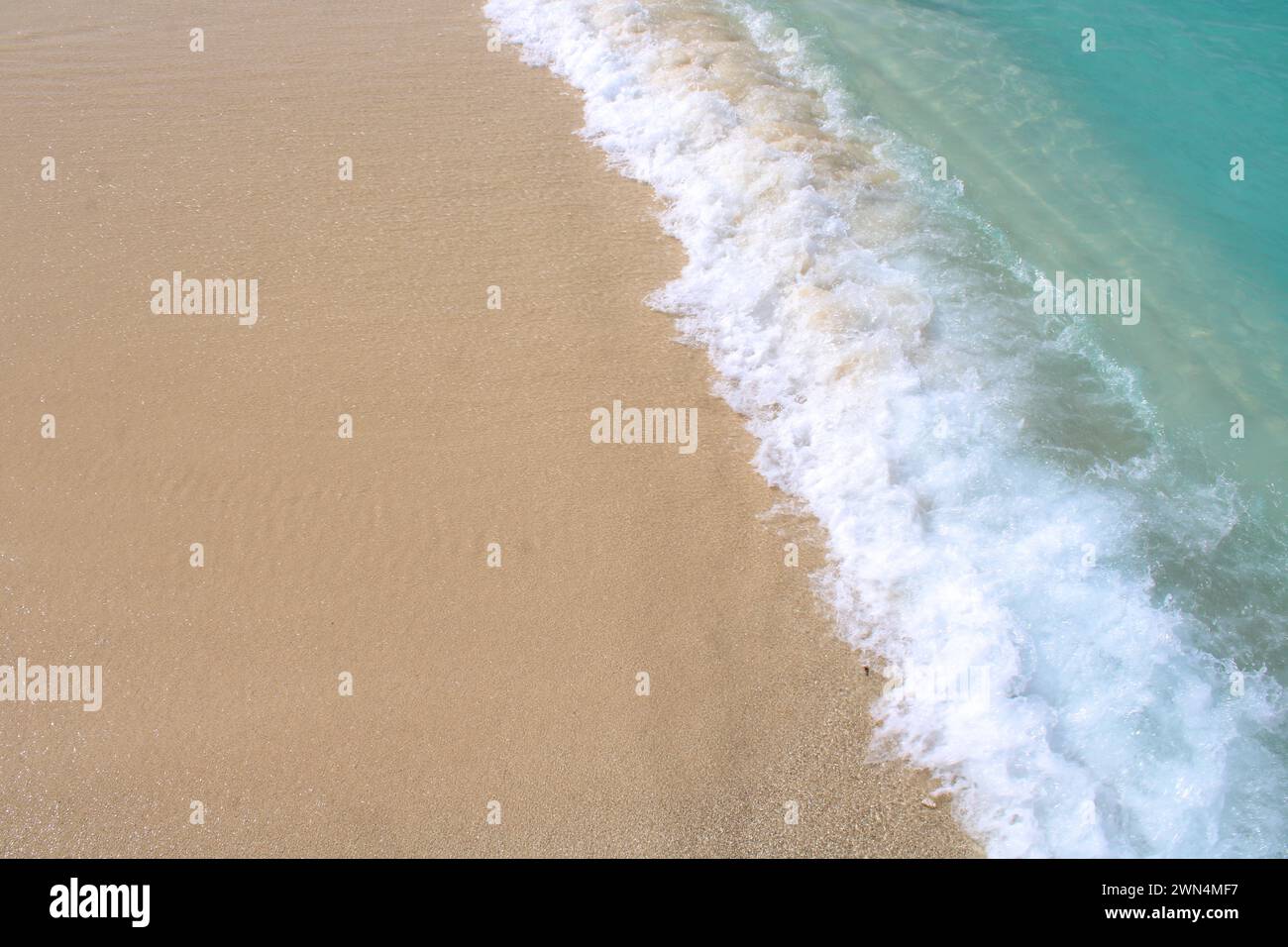 Beautiful Clear water beach, sands and waves in Bahamas Stock Photo - Alamy
