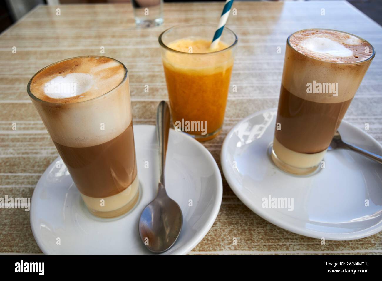 Leche y cafe hi-res stock photography and images - Alamy