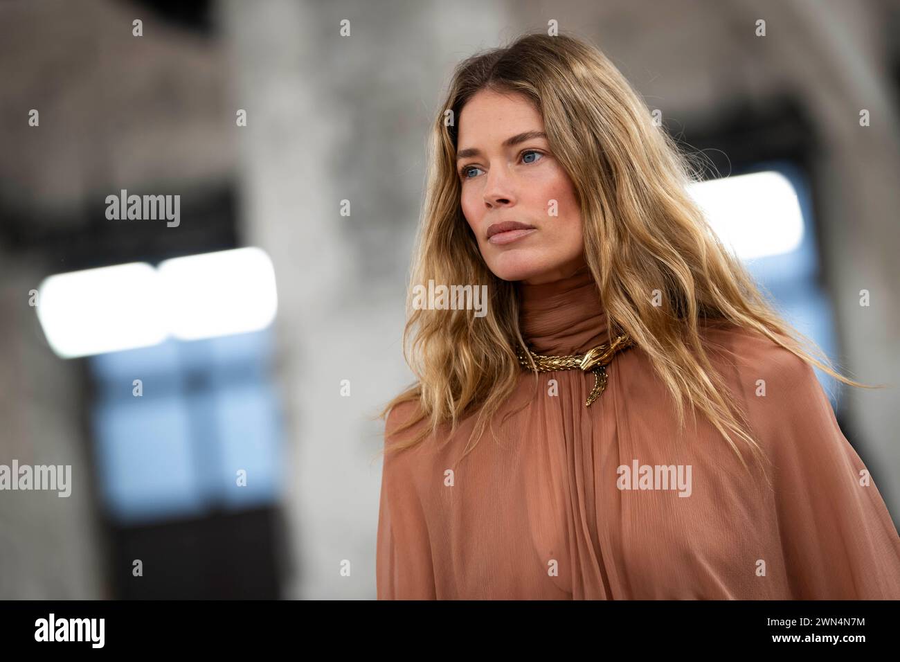 Doutzen Kroes wears a creation as part of the Chloe Fall/Winter 2024 ...