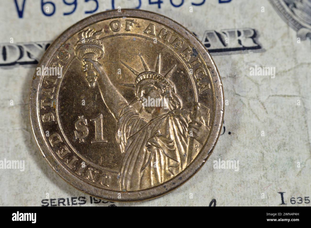 The Statue of Liberty on the reverse side of one American commemorative ...