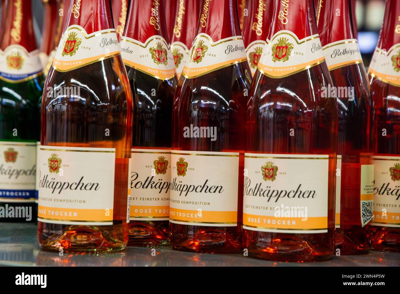 Februar 2024: Sekt von ROTKÄPPCHEN im Supermarkt *** February 2024 ...