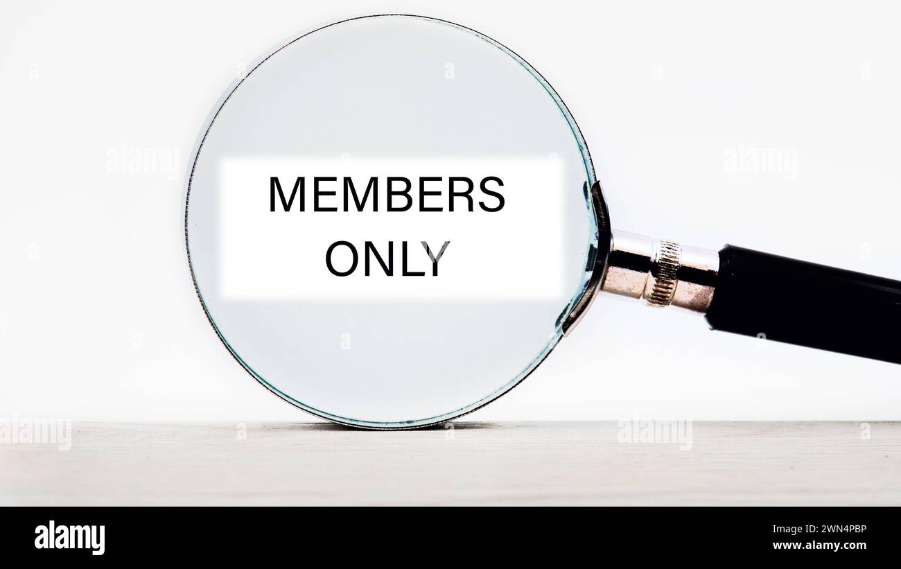 Members only text message hi-res stock photography and images - Alamy