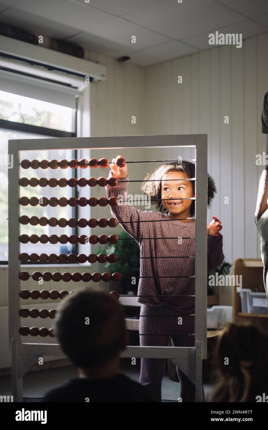Children counting classroom hi-res stock photography and images - Alamy