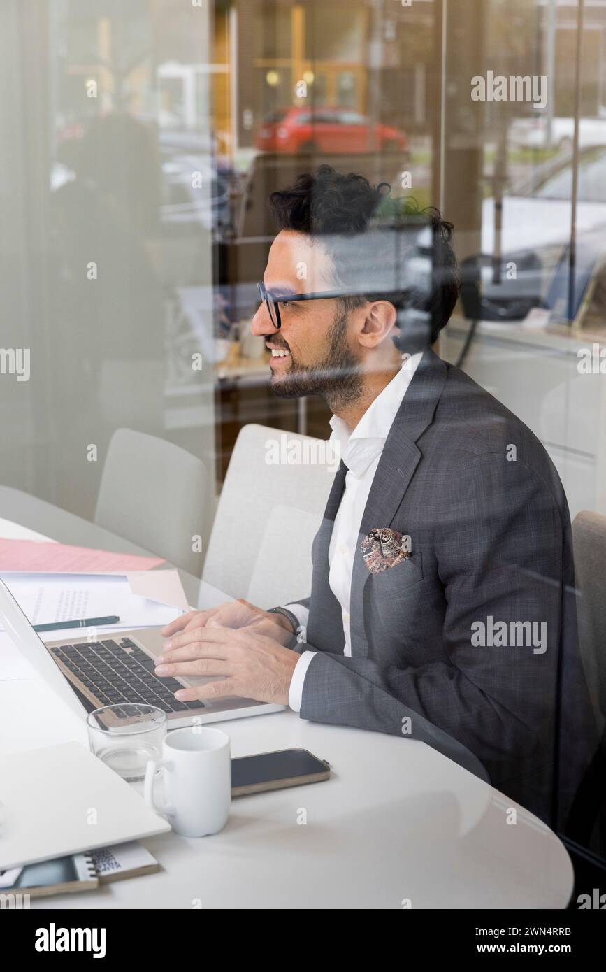 Real connection hi-res stock photography and images - Alamy