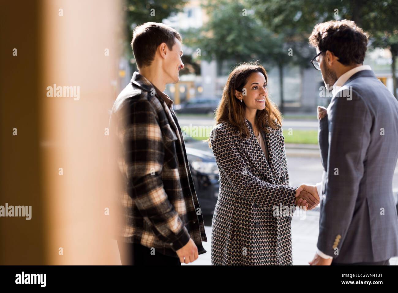 Woman handshake sales hi-res stock photography and images - Alamy