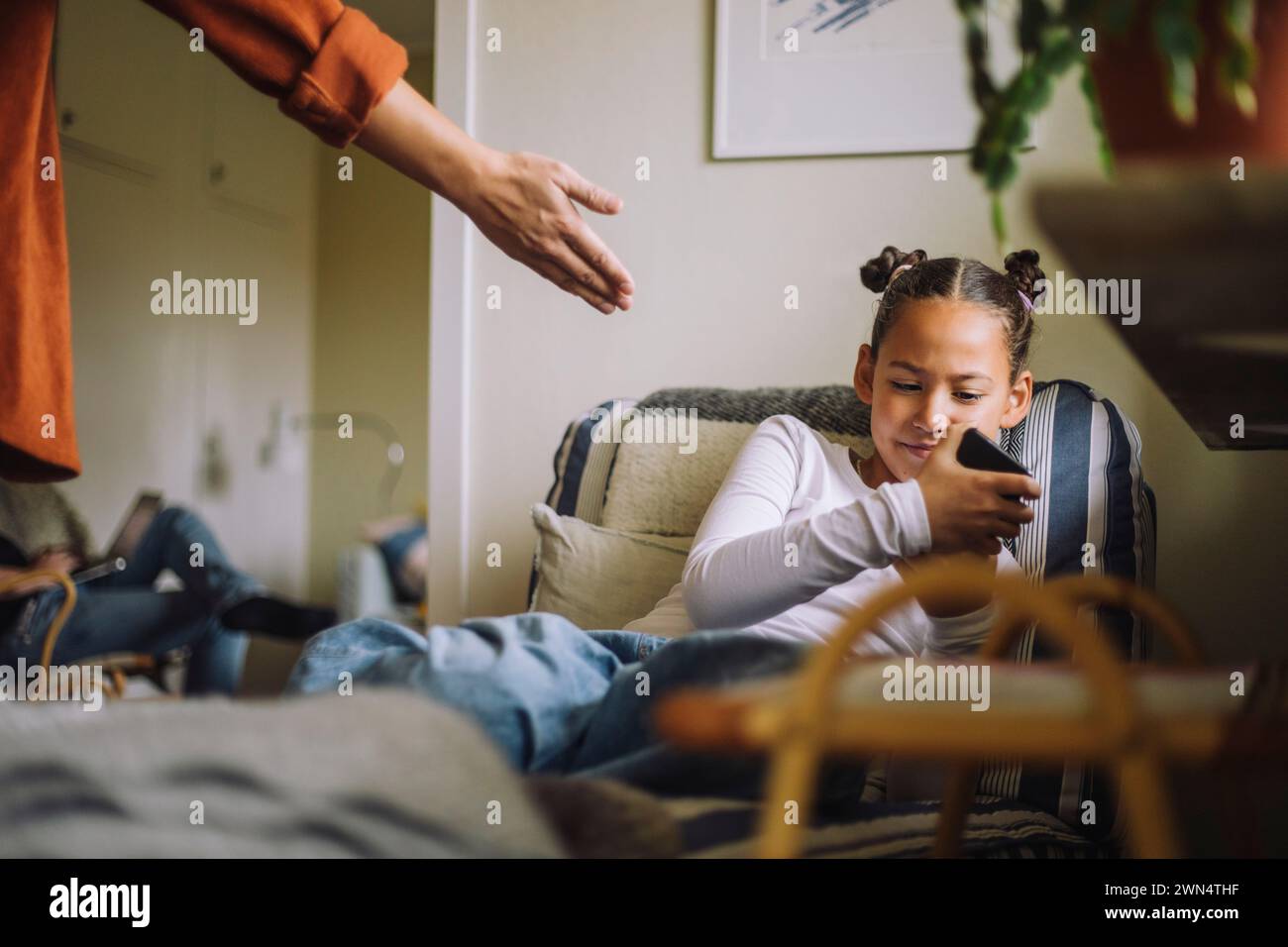 Father ignoring child hi-res stock photography and images - Alamy