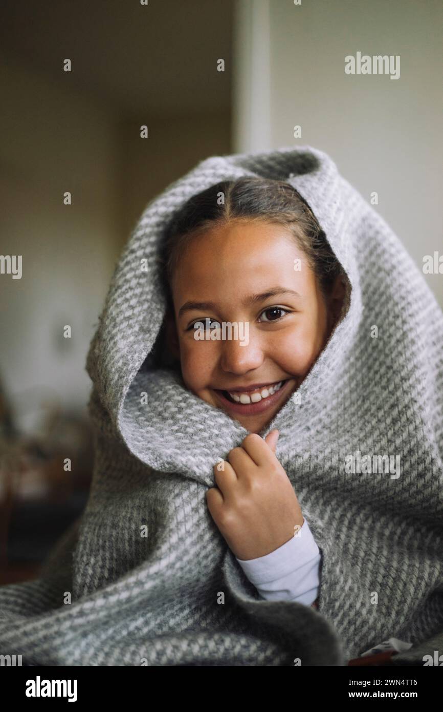 Girl covered in blanket hi-res stock photography and images - Alamy