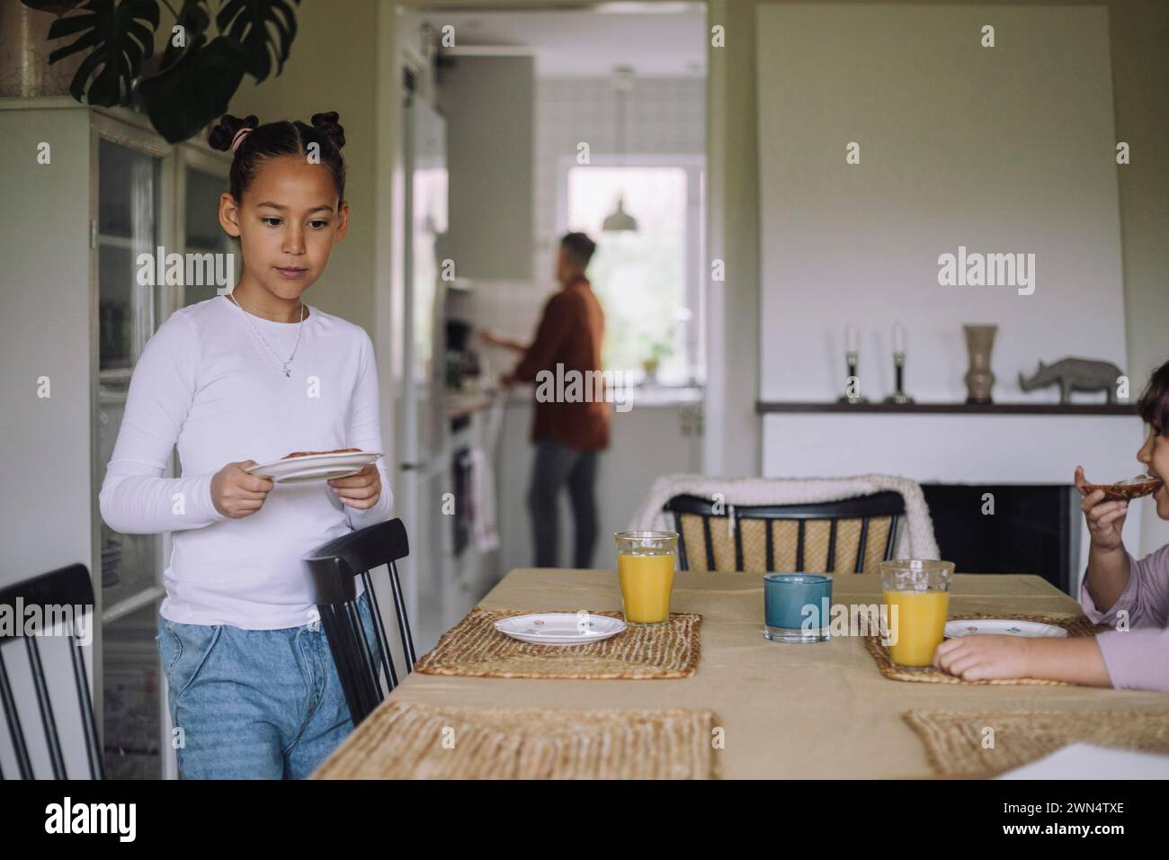 Children setting table hi-res stock photography and images - Alamy