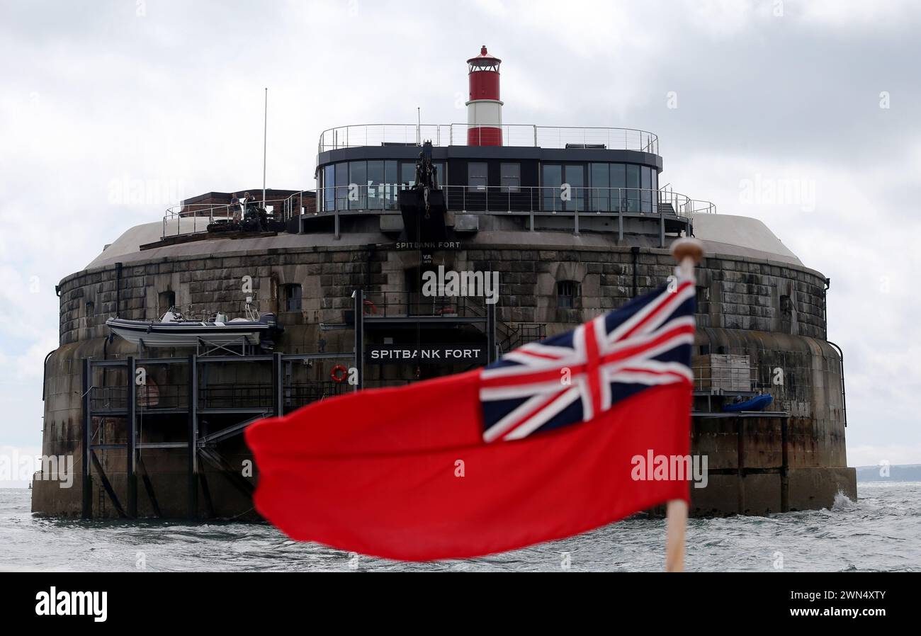 15/08/13 Spitbank Fort in the middle of The Solent between Portsmouth ...