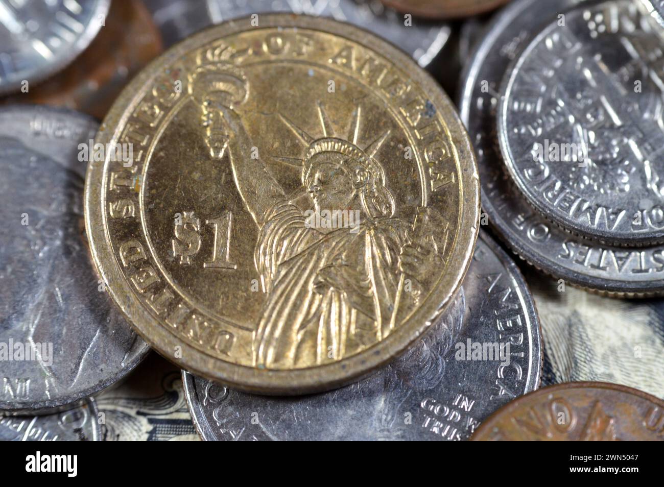 The Statue of Liberty on the reverse side of one American commemorative ...