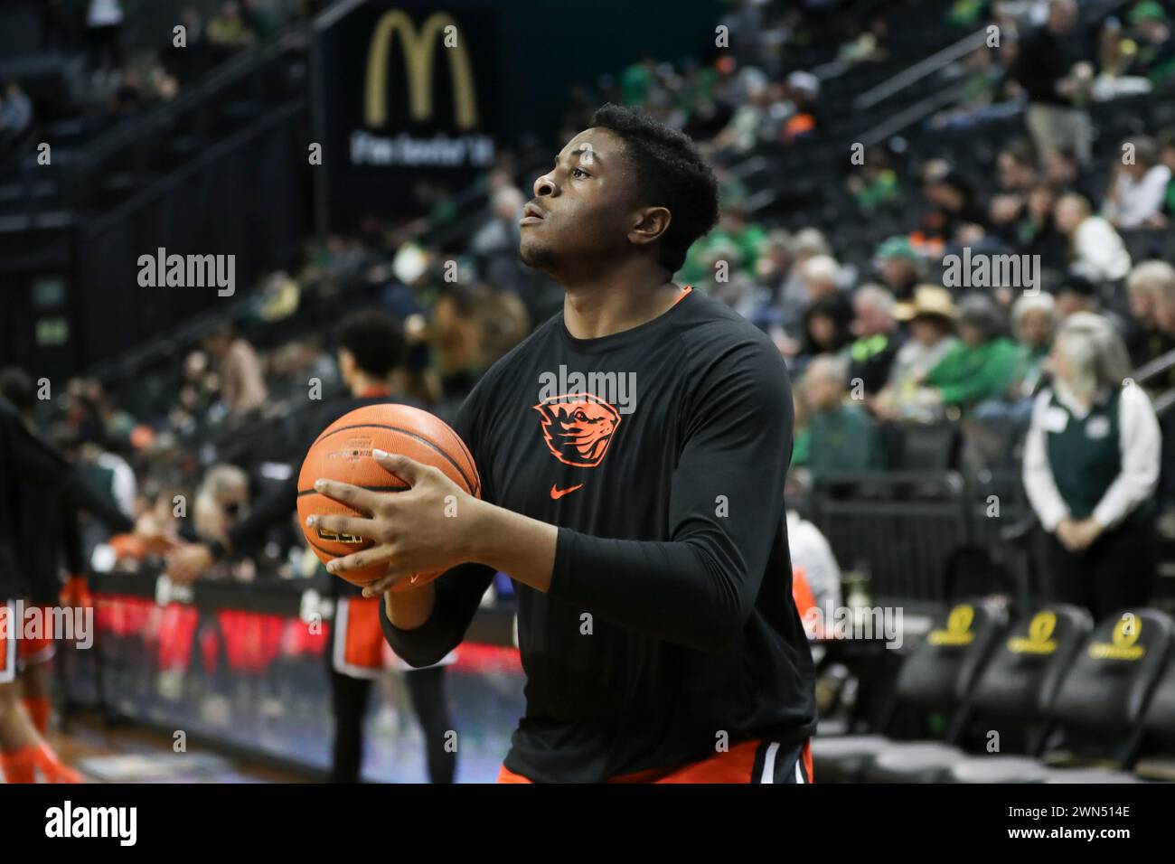 Oregon State center KC Ibekwe (24) warms up before an NCAA college ...
