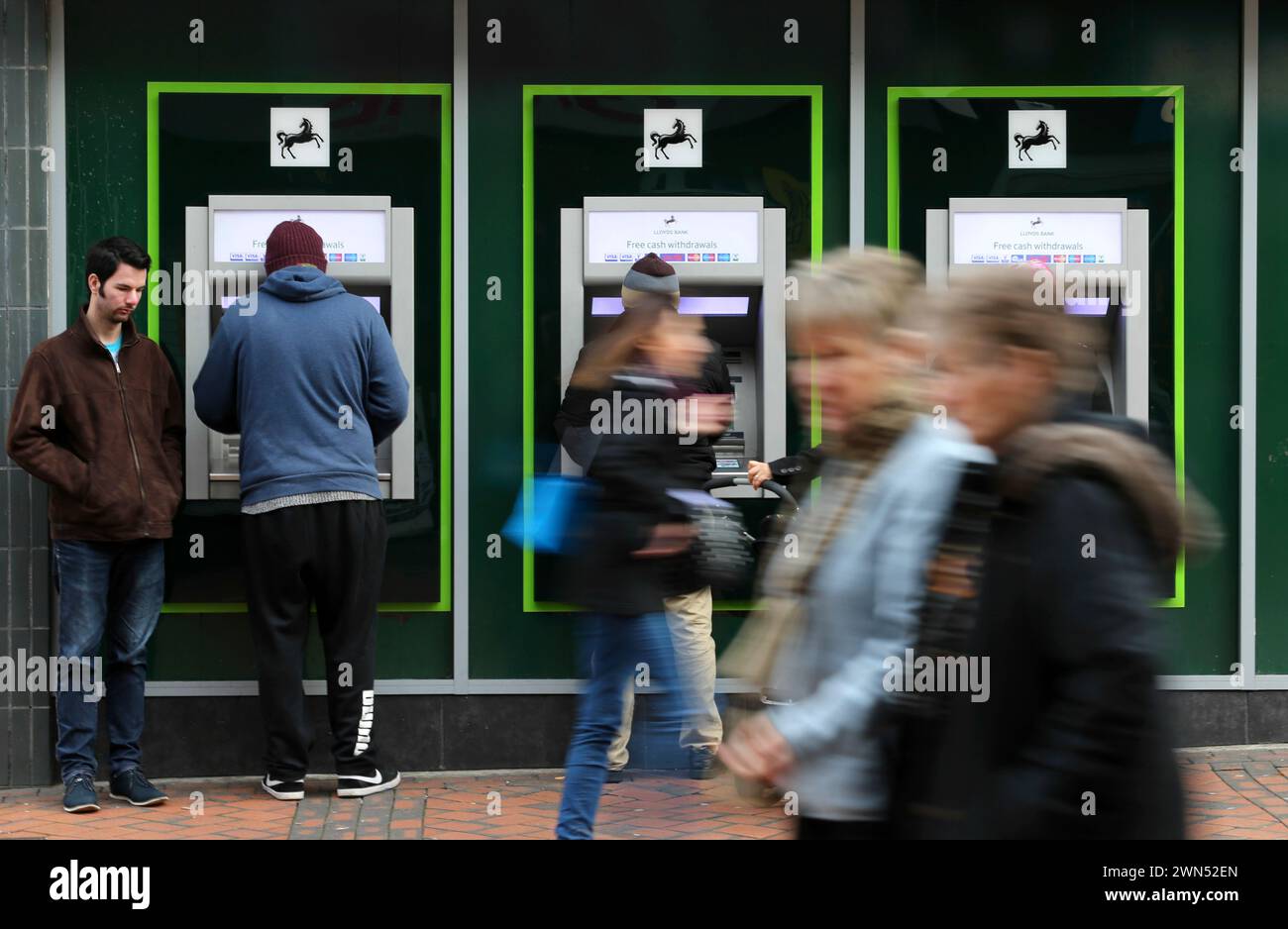 Hsbc cashpoint cash point hi-res stock photography and images - Alamy