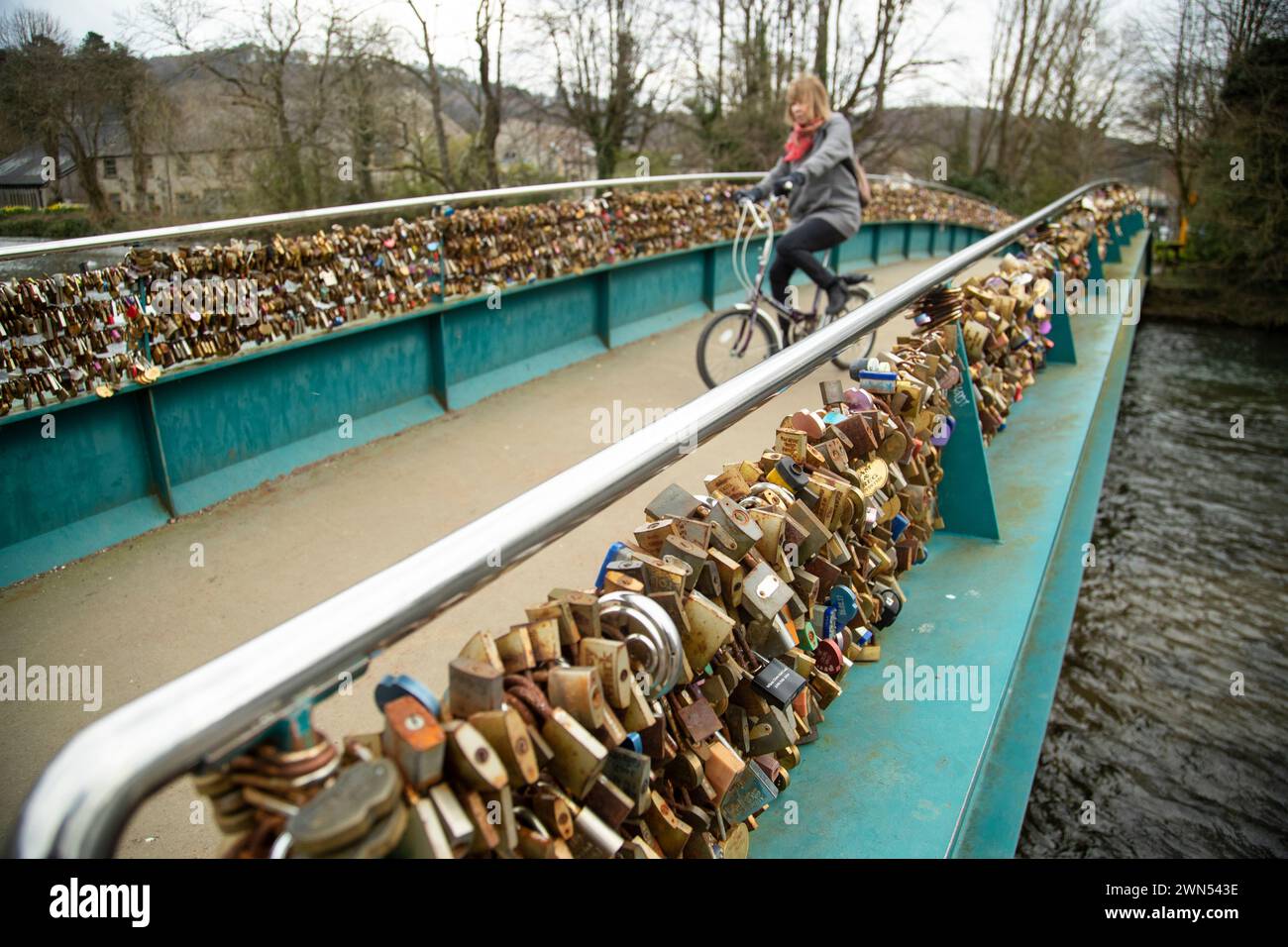 24/03/21 The Ôlove lockÕ Weir Bridge over the river Wye in Bakewell ...