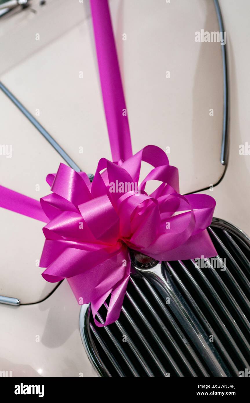 Wedding car with ribbons Stock Photo - Alamy