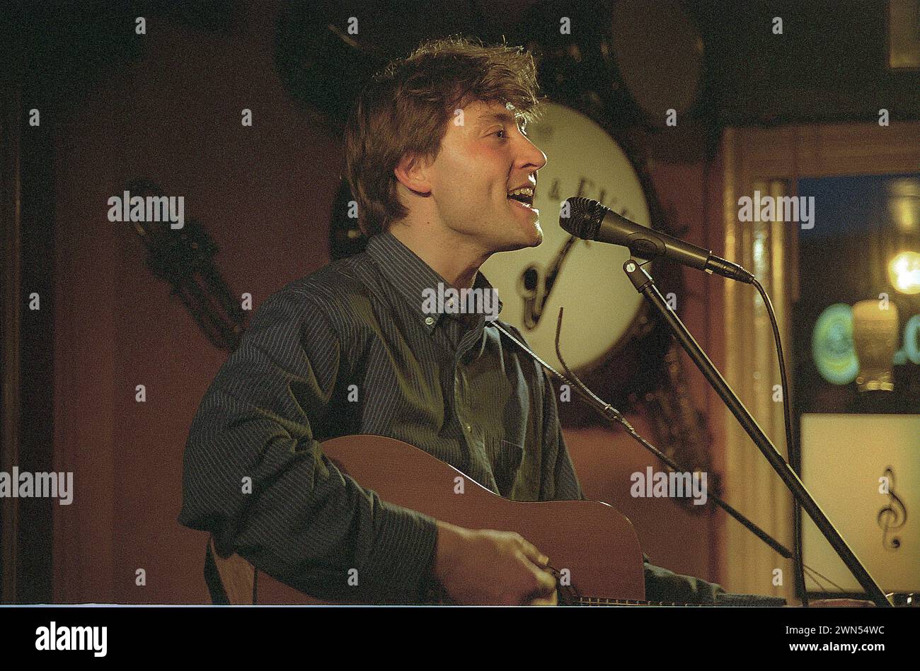A 30 year old male solo performer, Ruven Gershon - plays his guitar and ...
