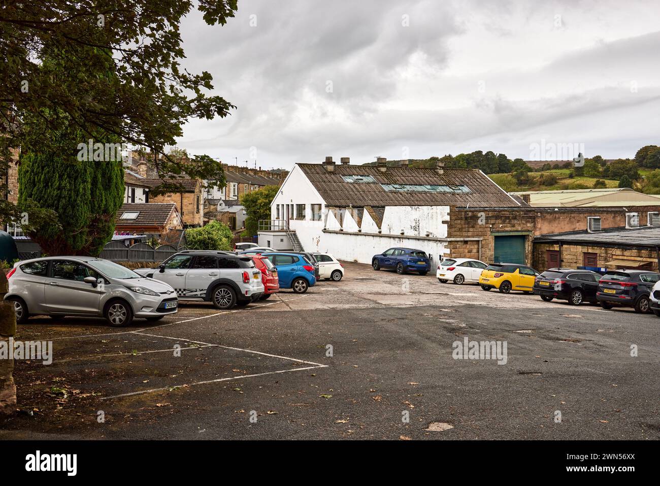 Car parking industrial units hi-res stock photography and images - Alamy