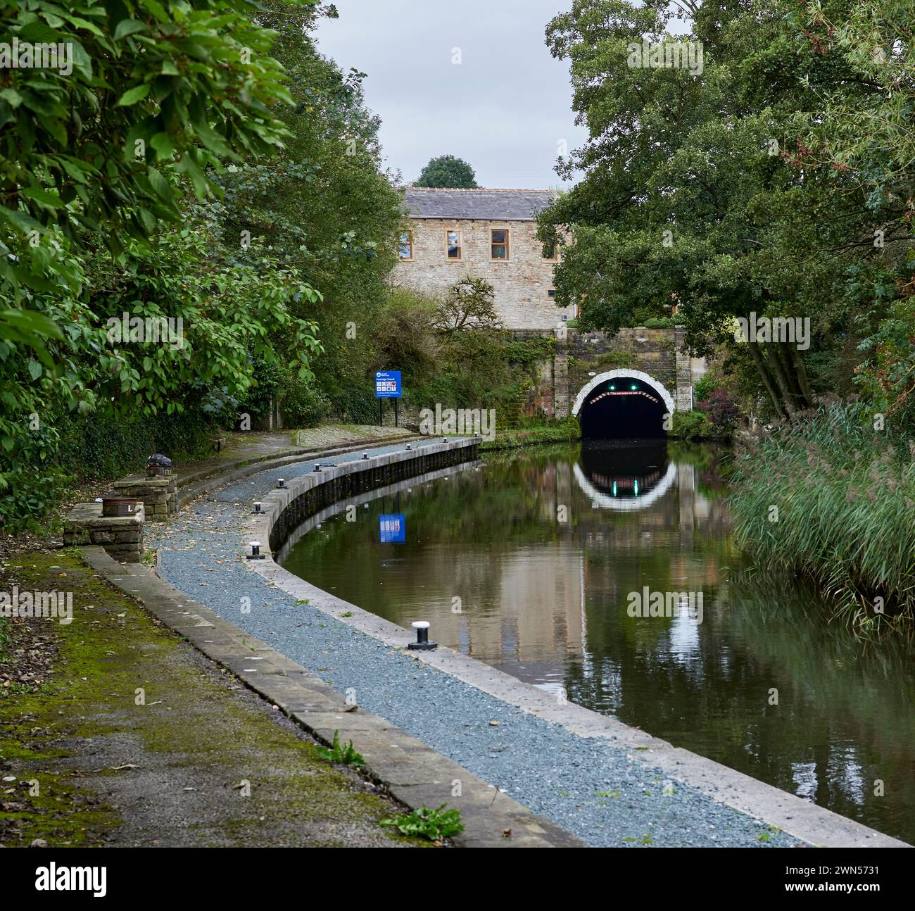 Foulridge tunnel hi-res stock photography and images - Alamy