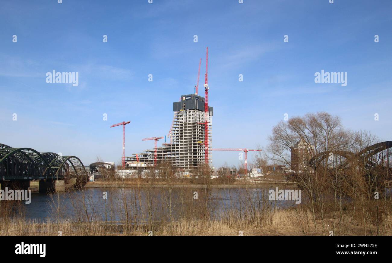Baustopp: Der Rohbau des Elbtowers in Hamburg. *** Construction stop ...