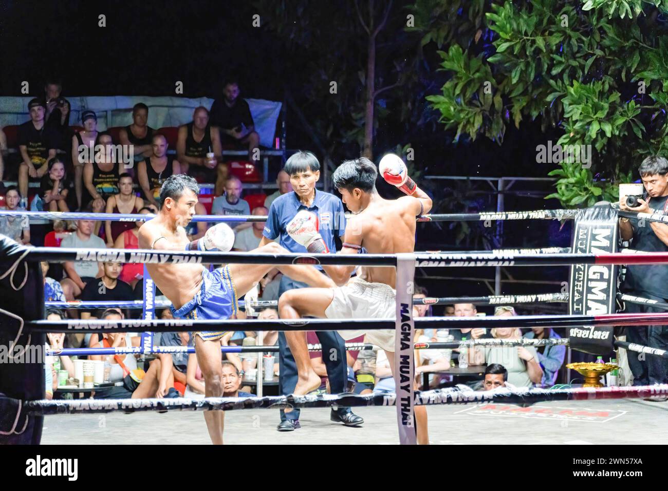 Koh Chang, Thailand. 24th Feb, 2024. Boxers Angor Tamin (L) and Petch ...