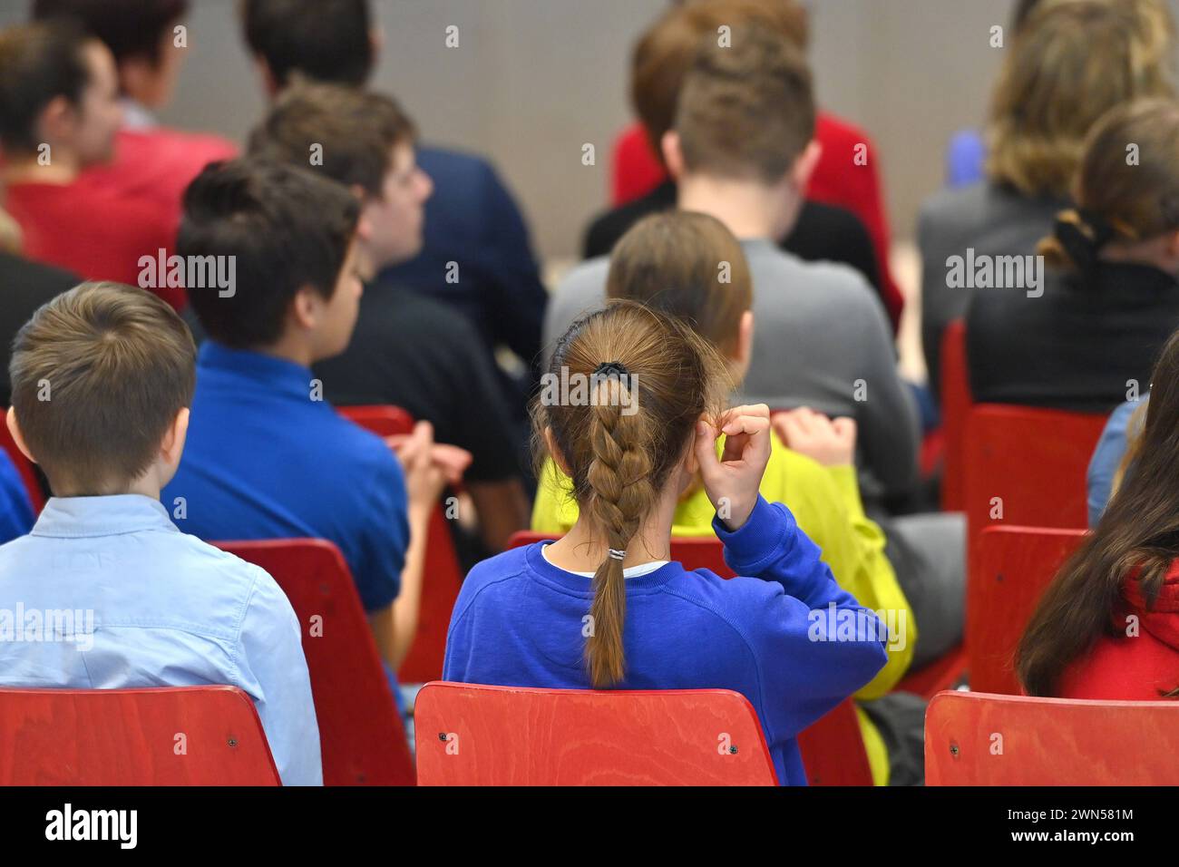 Schulunterricht am Oskar-Maria-Graf-Gymnasium in Neufarn / Bayern am 29 ...