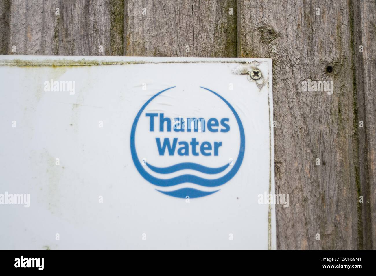 Crowmarsh Gifford, Oxfordshire, UK. 28th February, 2024. A Thames Water ...