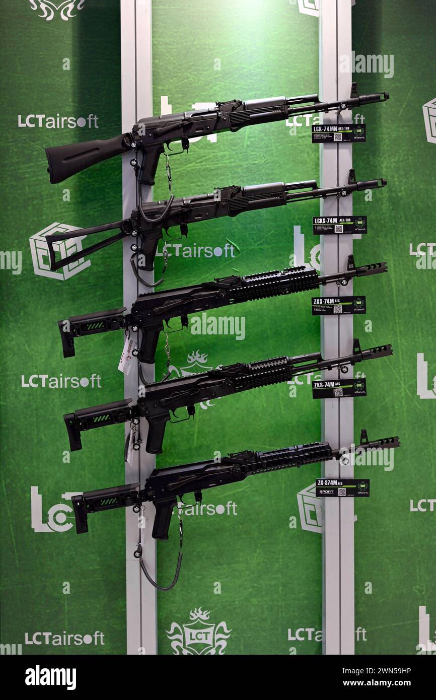 Airsoft gewehr hi-res stock photography and images - Alamy