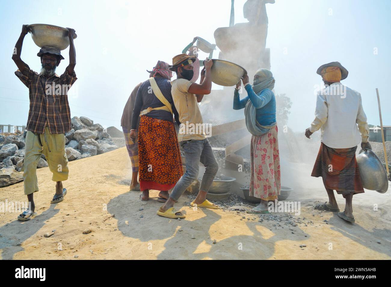Stone workers hi-res stock photography and images - Alamy