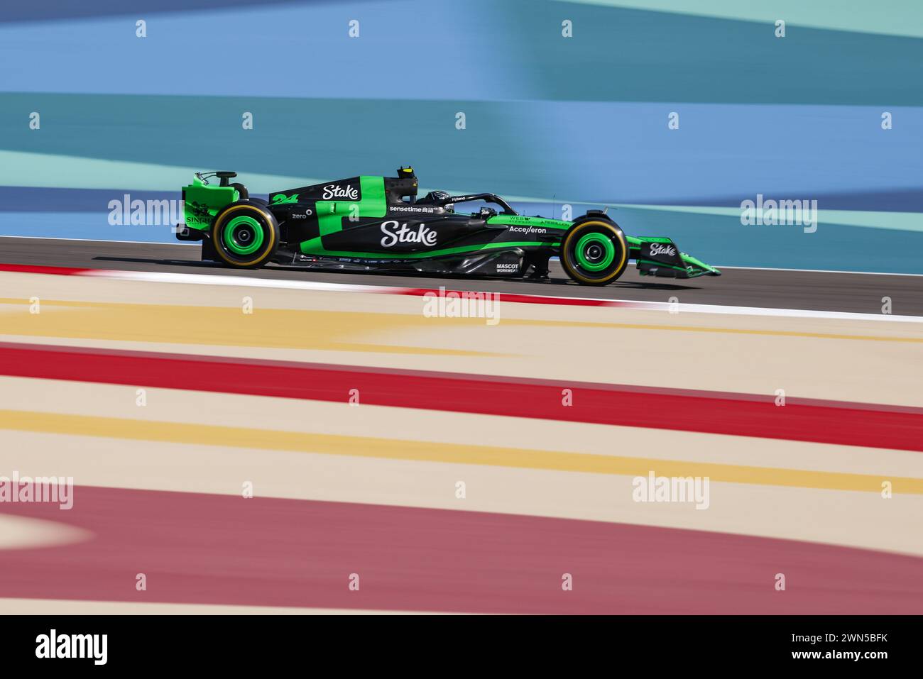 24 ZHOU Guanyu (chi), Stake F1 Team Kick Sauber C44, action during the ...