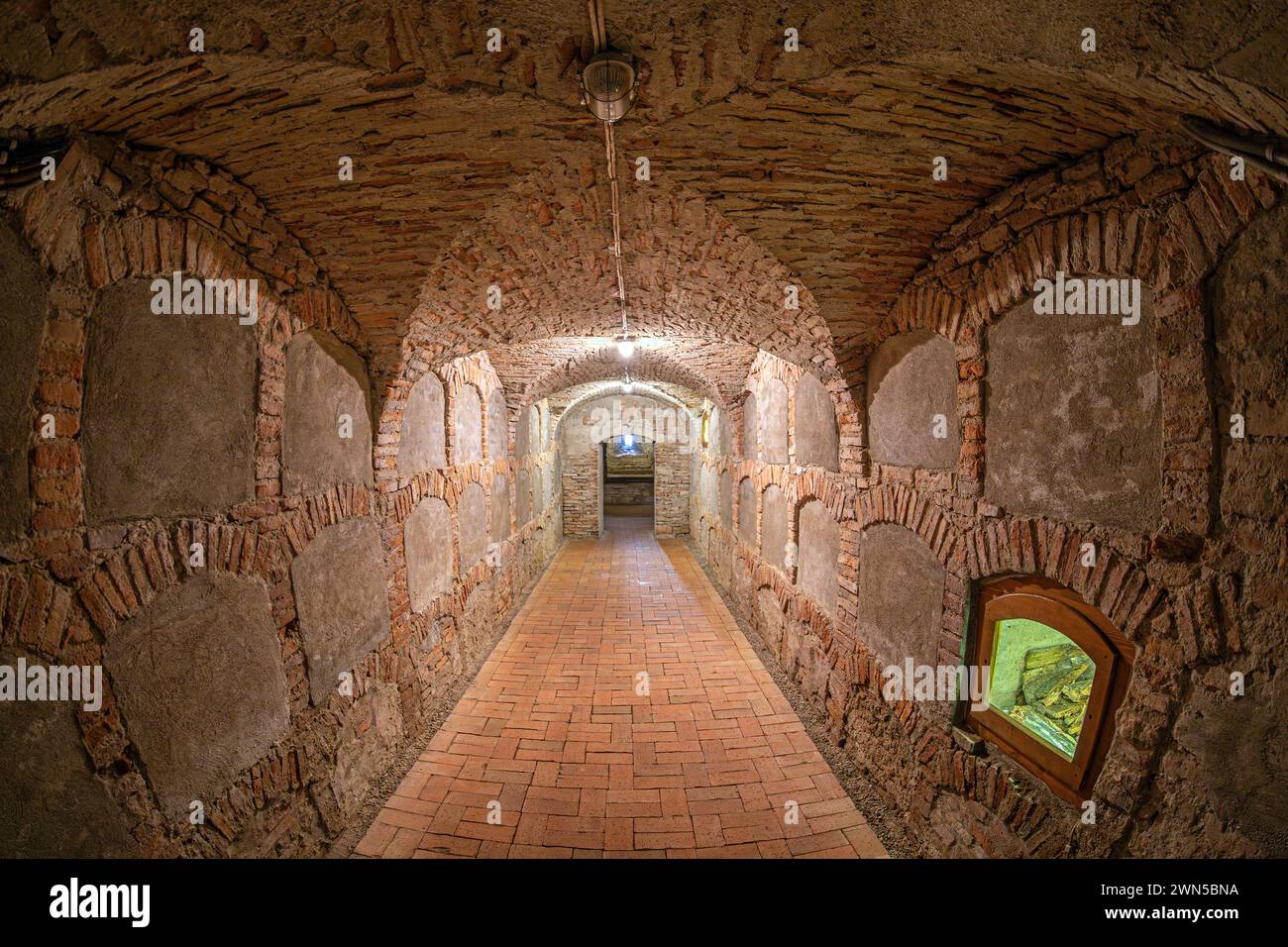 Ancient crypt hi-res stock photography and images - Alamy