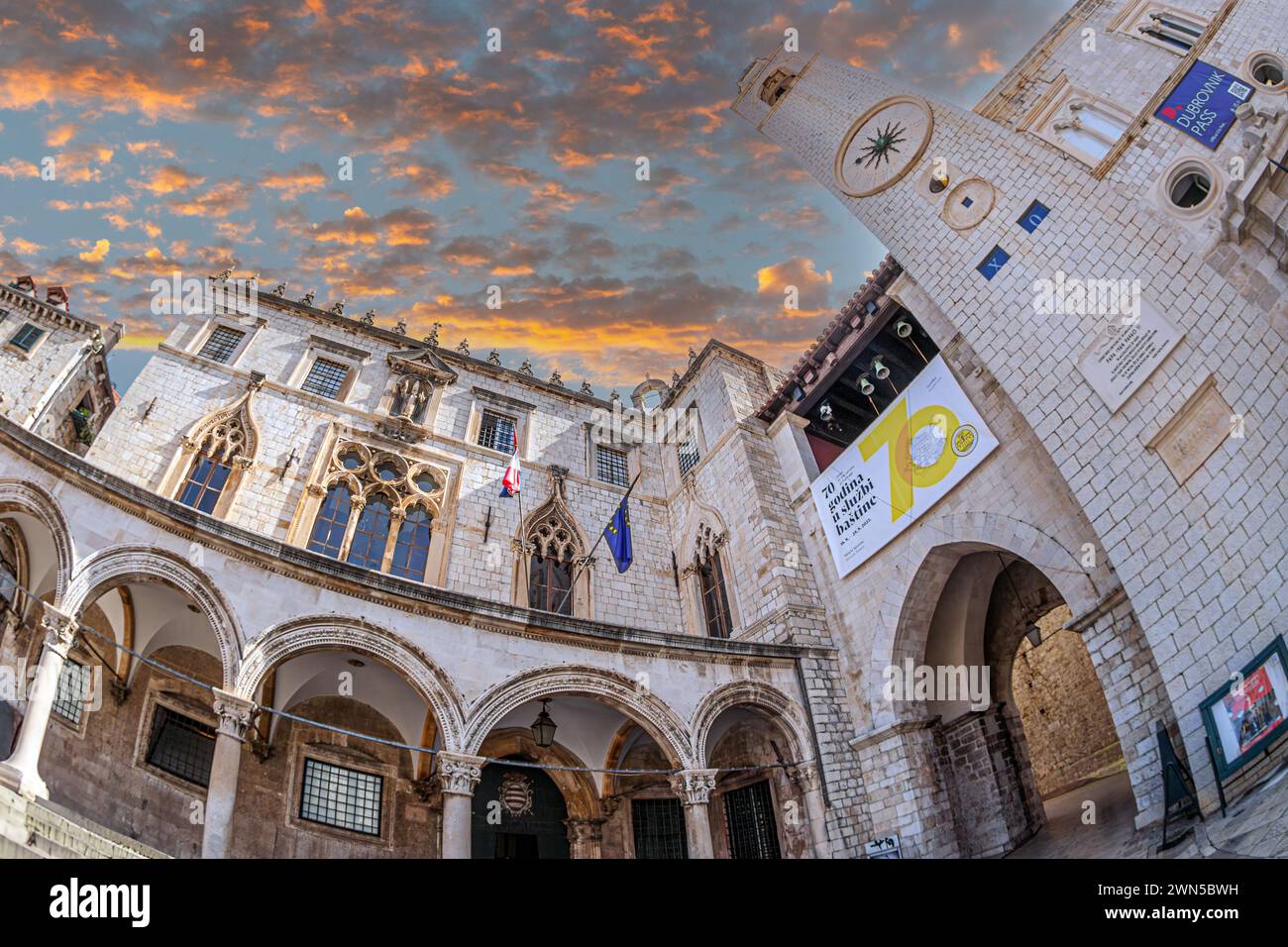 7000 volumes of manuscripts hi-res stock photography and images - Alamy