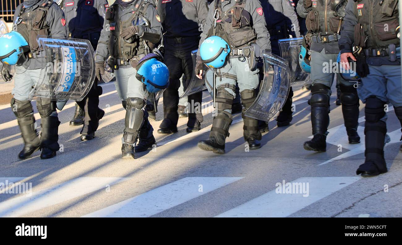 Italian officer hat hi-res stock photography and images - Alamy