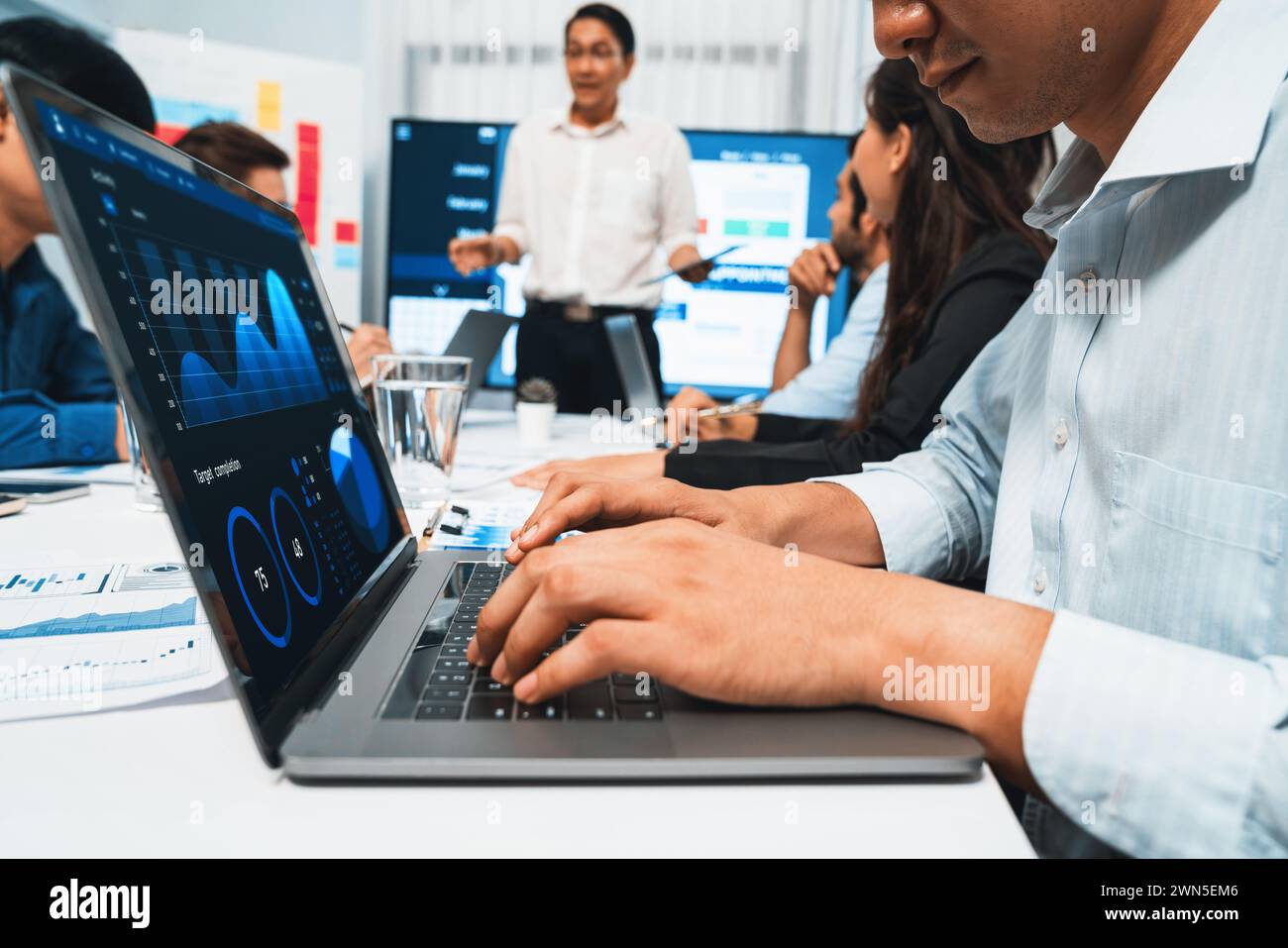 Power bi laptop hi-res stock photography and images - Alamy