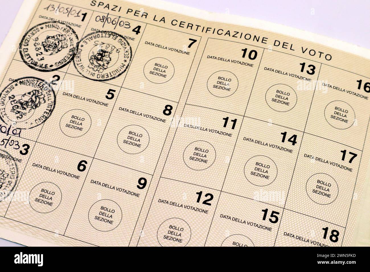 Certification tessera elettorale hi-res stock photography and images ...