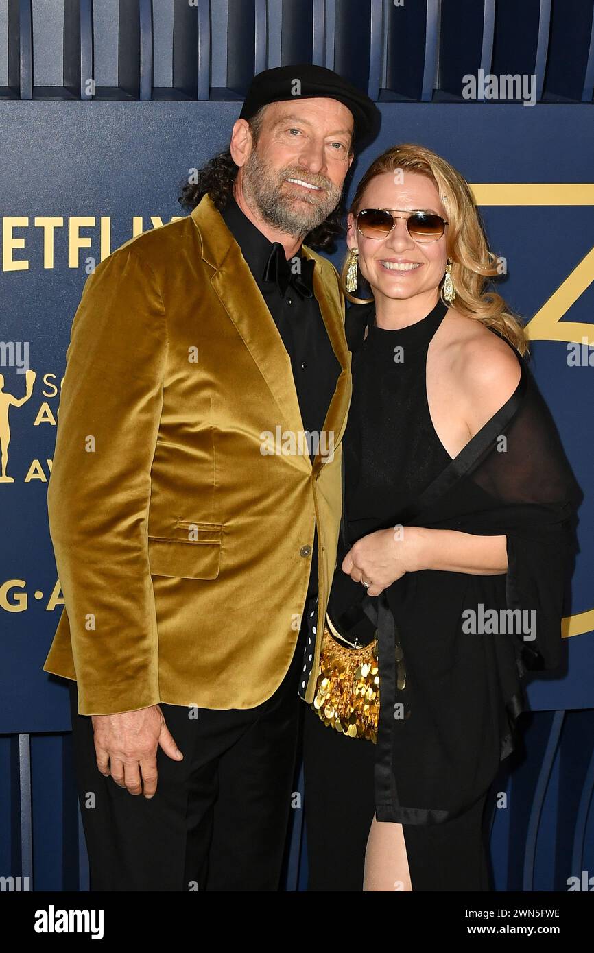 Troy Kotsur and Deanne Bray attends the 30th Annual Screen Actors Guild ...
