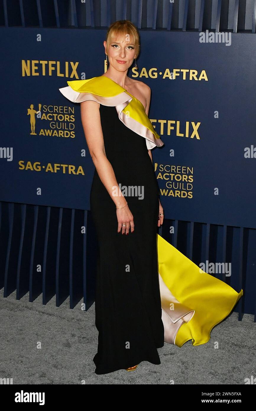 Hannah Leder attends the 30th Annual Screen Actors Guild Awards at ...