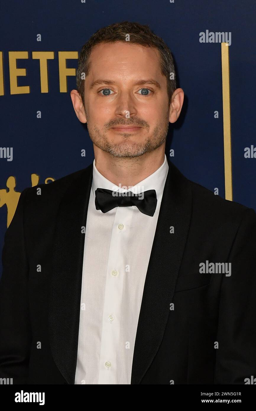Elijah Wood attends the 30th Annual Screen Actors Guild Awards at ...