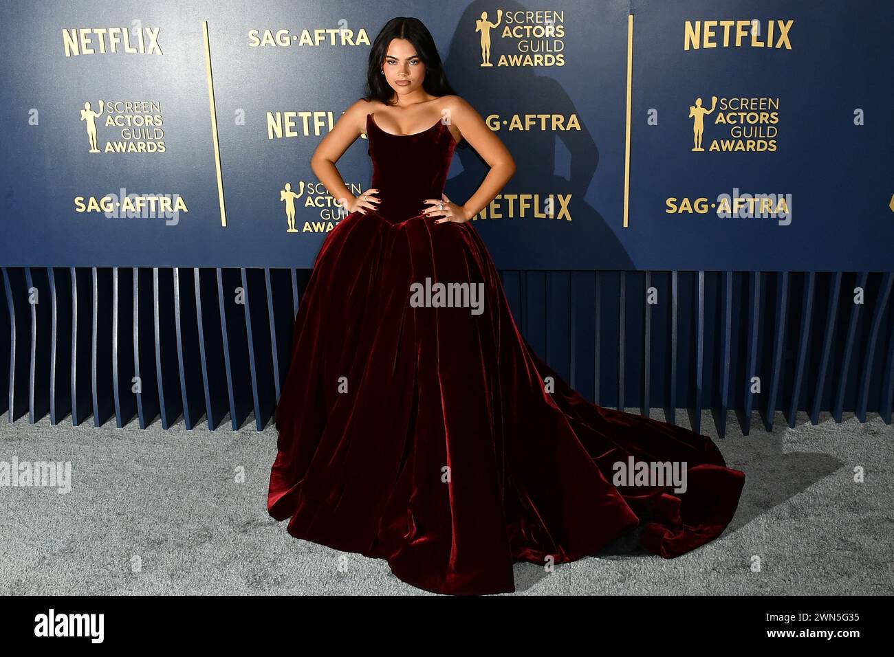 Kathyrn Hahn attends the 30th Annual Screen Actors Guild Awards at ...