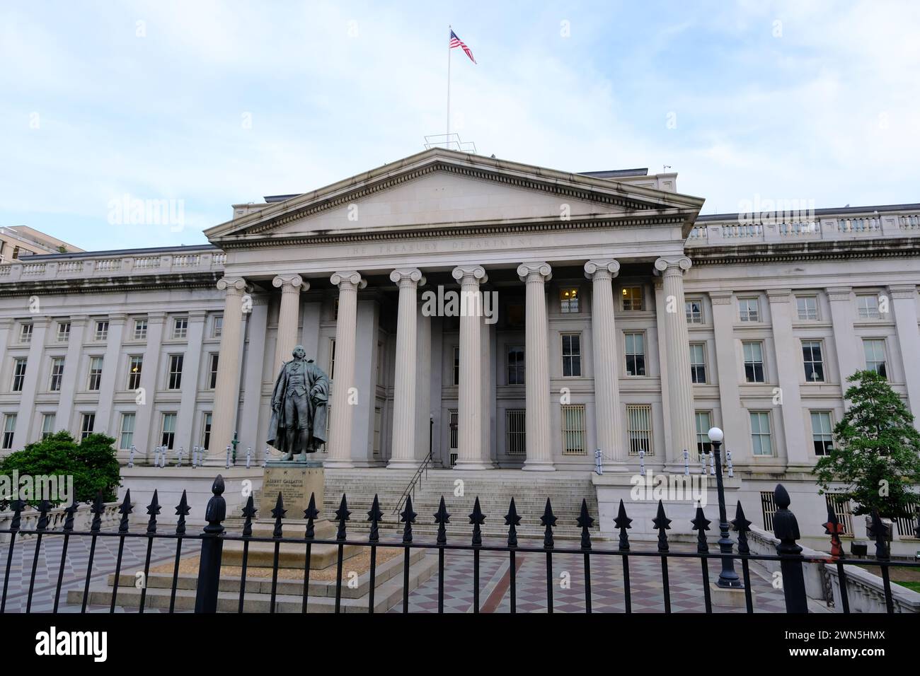 Treasury department building exterior hi-res stock photography and ...